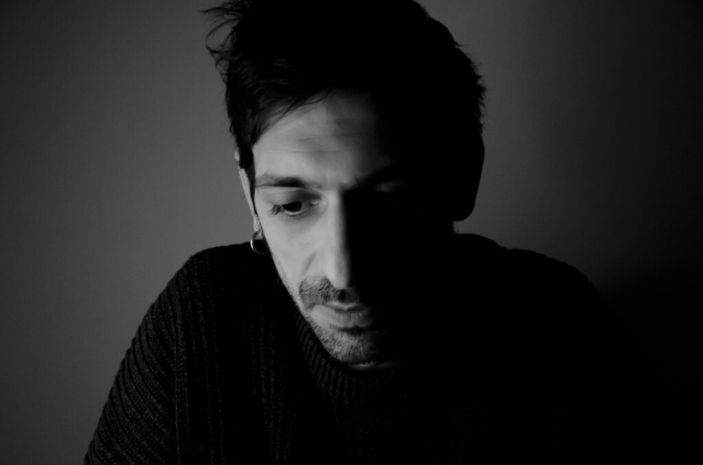 RONCEA: “ACROBAZIE”, UN EP PRAGMATICO E PROFONDO – THE MUSICWAY MAGAZINE