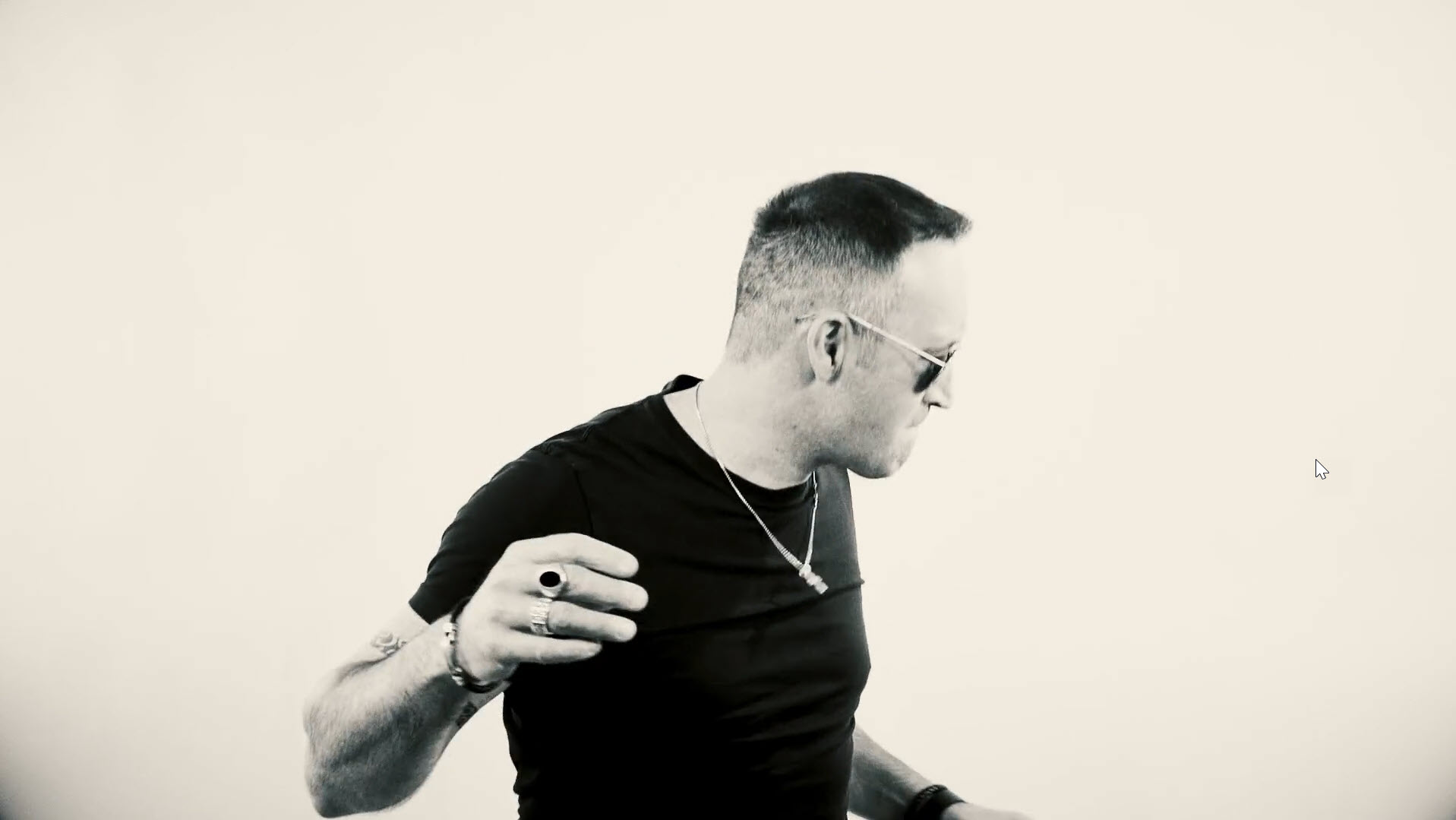 Fuori ora “Another Dance” il debut album del cantautore rock Luke Paris ...