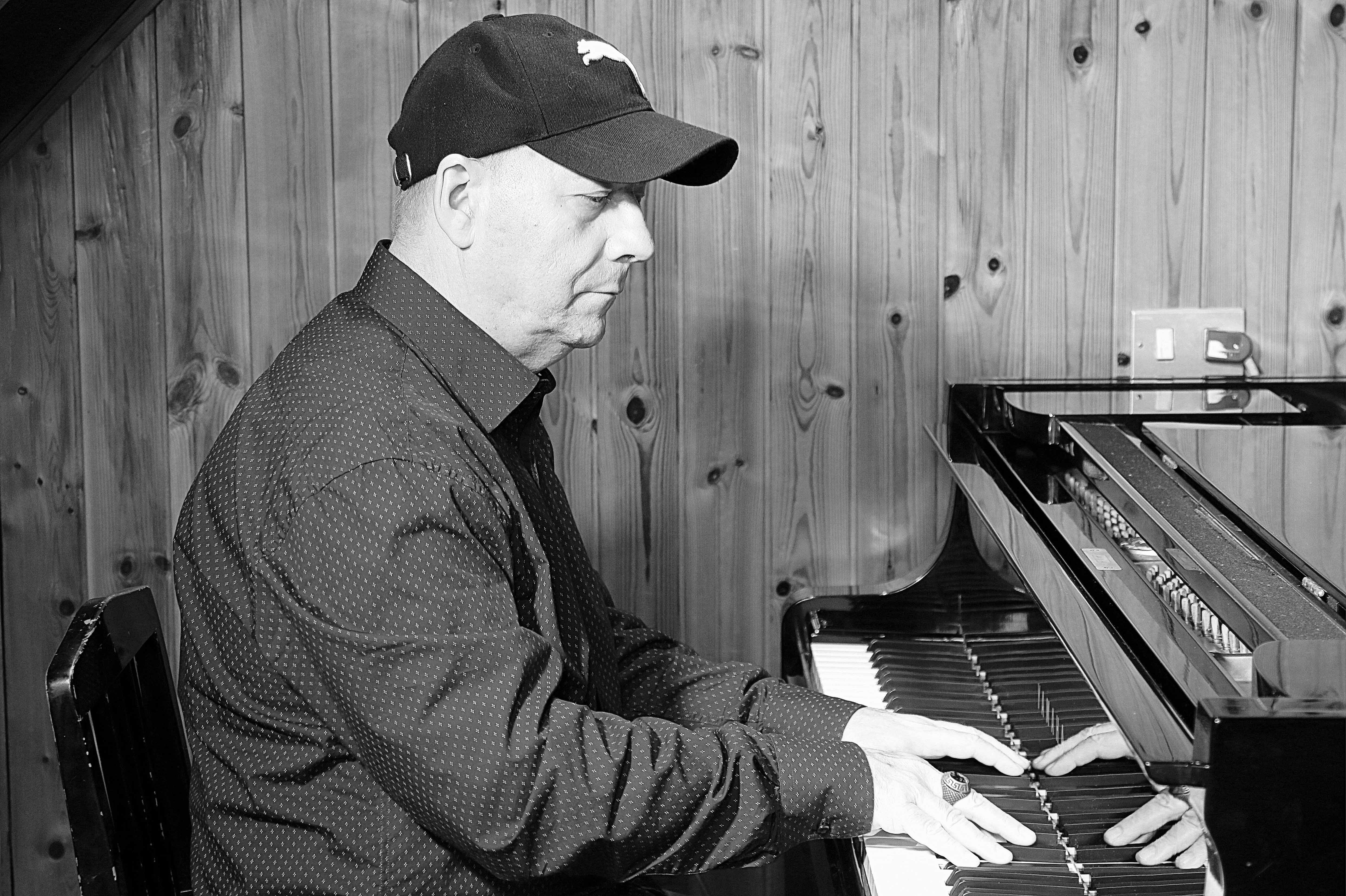 Intervista a Mario Franceschini: compositore e pianista emozionale ...